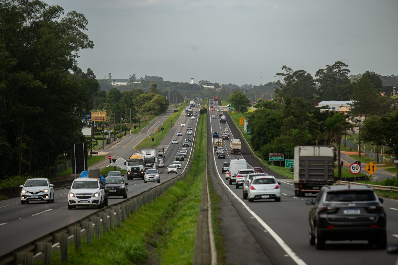 Mais de 630 mil veículos devem passar pela BR-101 Sul/SC no feriado de ...